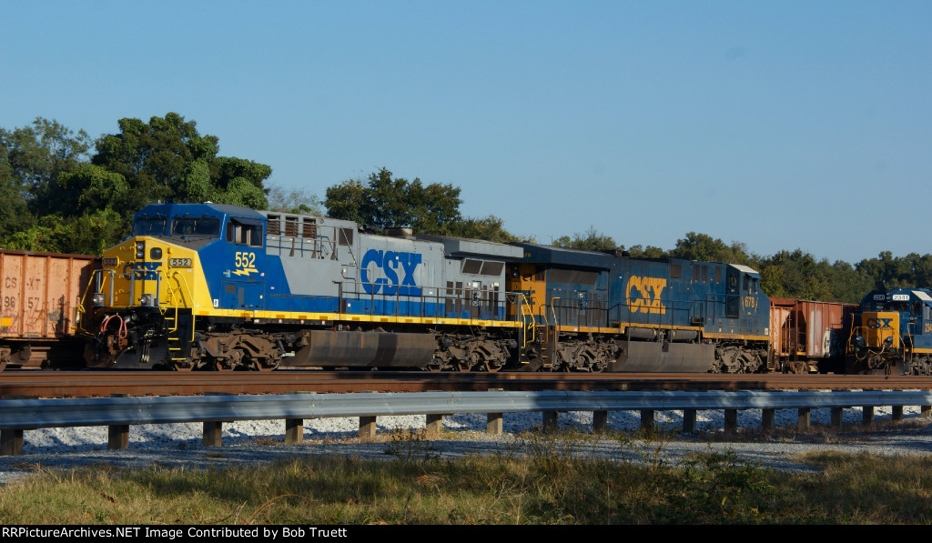 CSX 552 and CSX 678.
